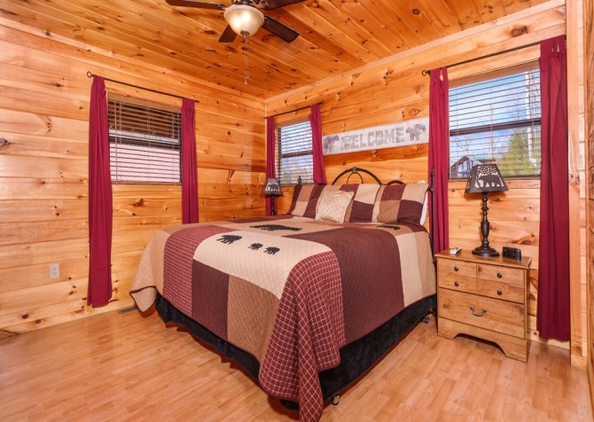 Gatlinburg Cabin Rentals - Wild Turkey Lodge