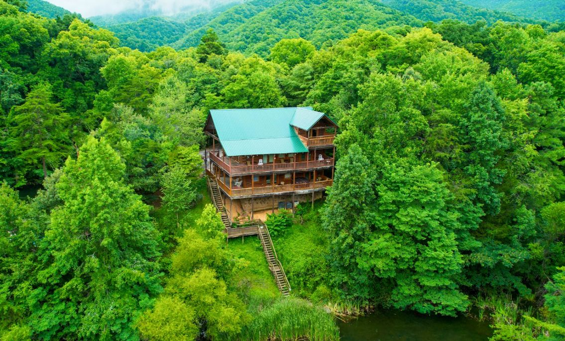Pigeon Forge Cabins - Bear Lake Lodge